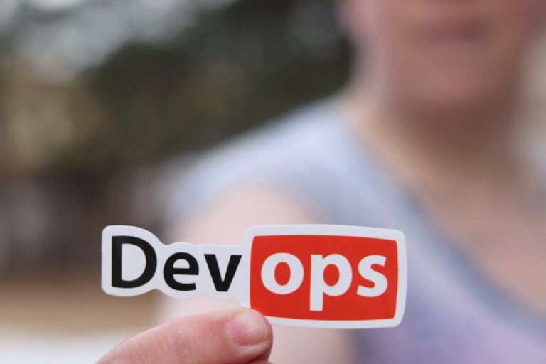 Apa itu DevOps: Sejarah, Tugas, Tools, dan Gajinya